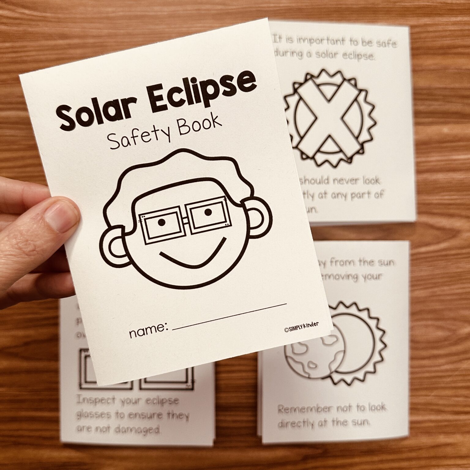 Solar Eclipse Viewing Safety Foldable Book - Simply Kinder + Printable ...